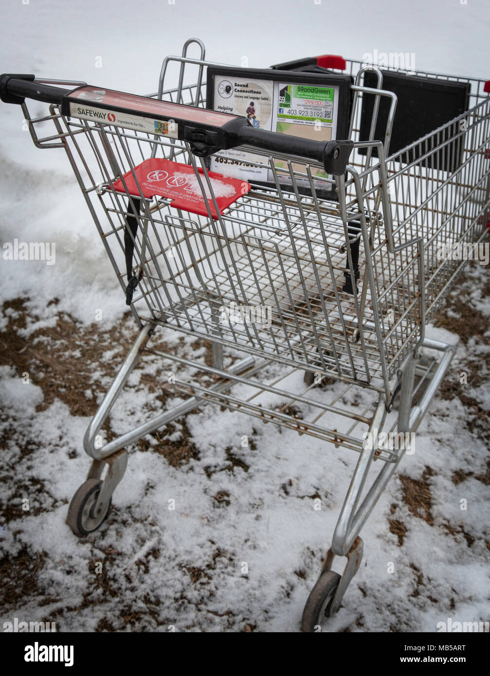Safeway shopping cart hi-res stock photography and images - Alamy