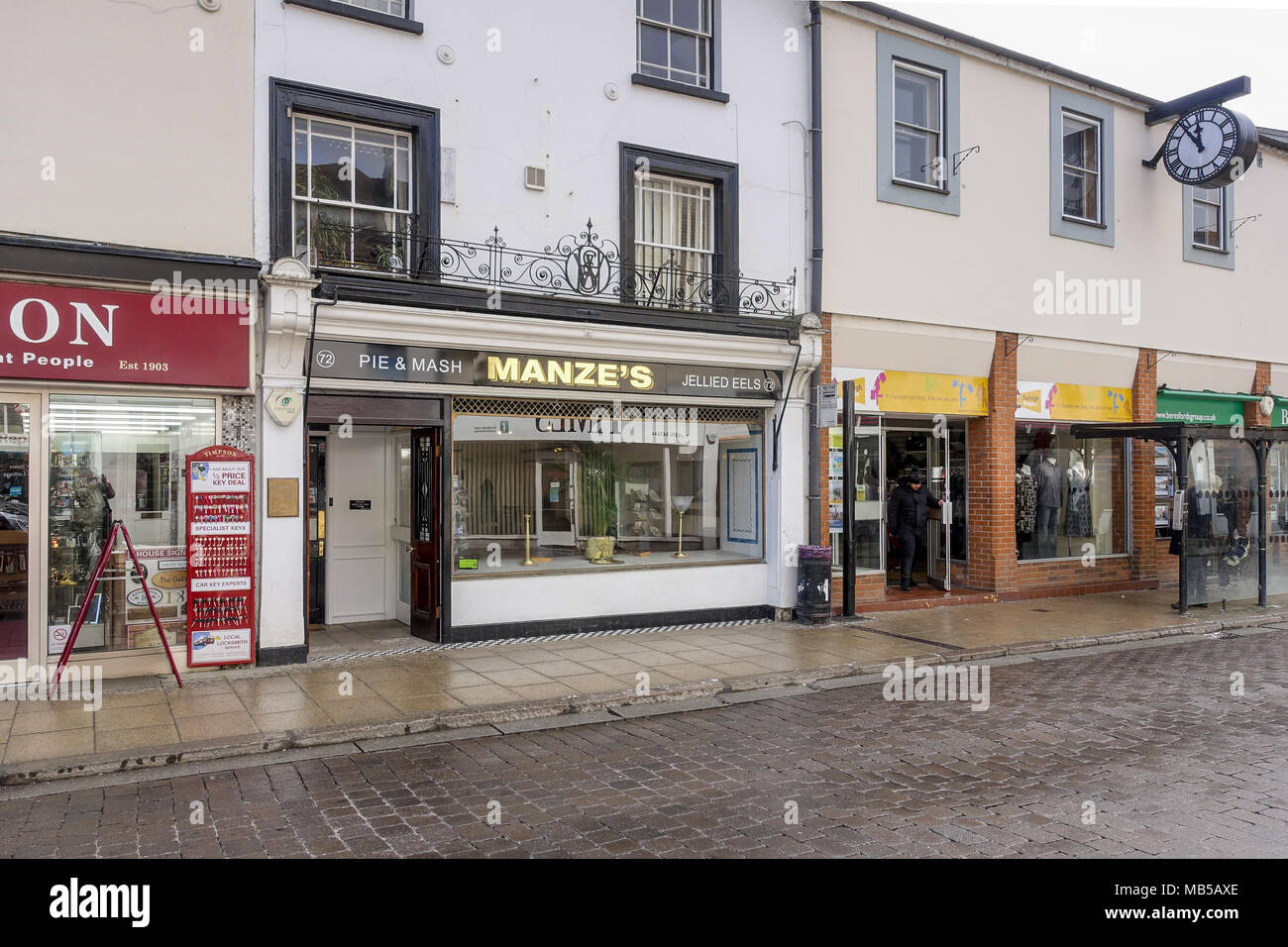 Manze's pie and mash hi-res stock photography and images - Alamy