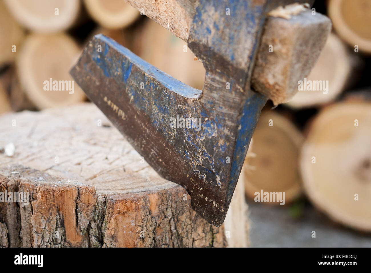 Axe in wood Stock Photo - Alamy