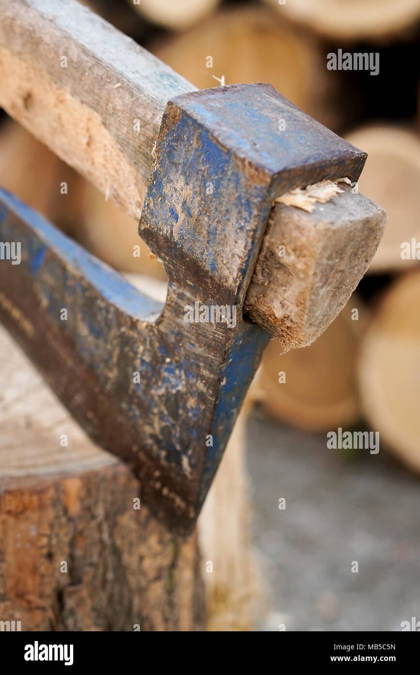 Axe in wood Stock Photo - Alamy