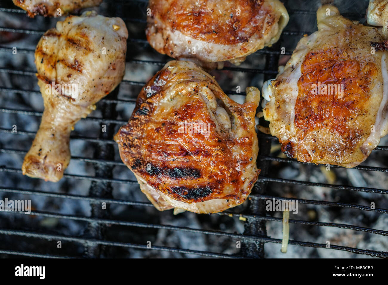 Raw meat on barbecue wire, barbecue preparation, outdoor scene Stock ...