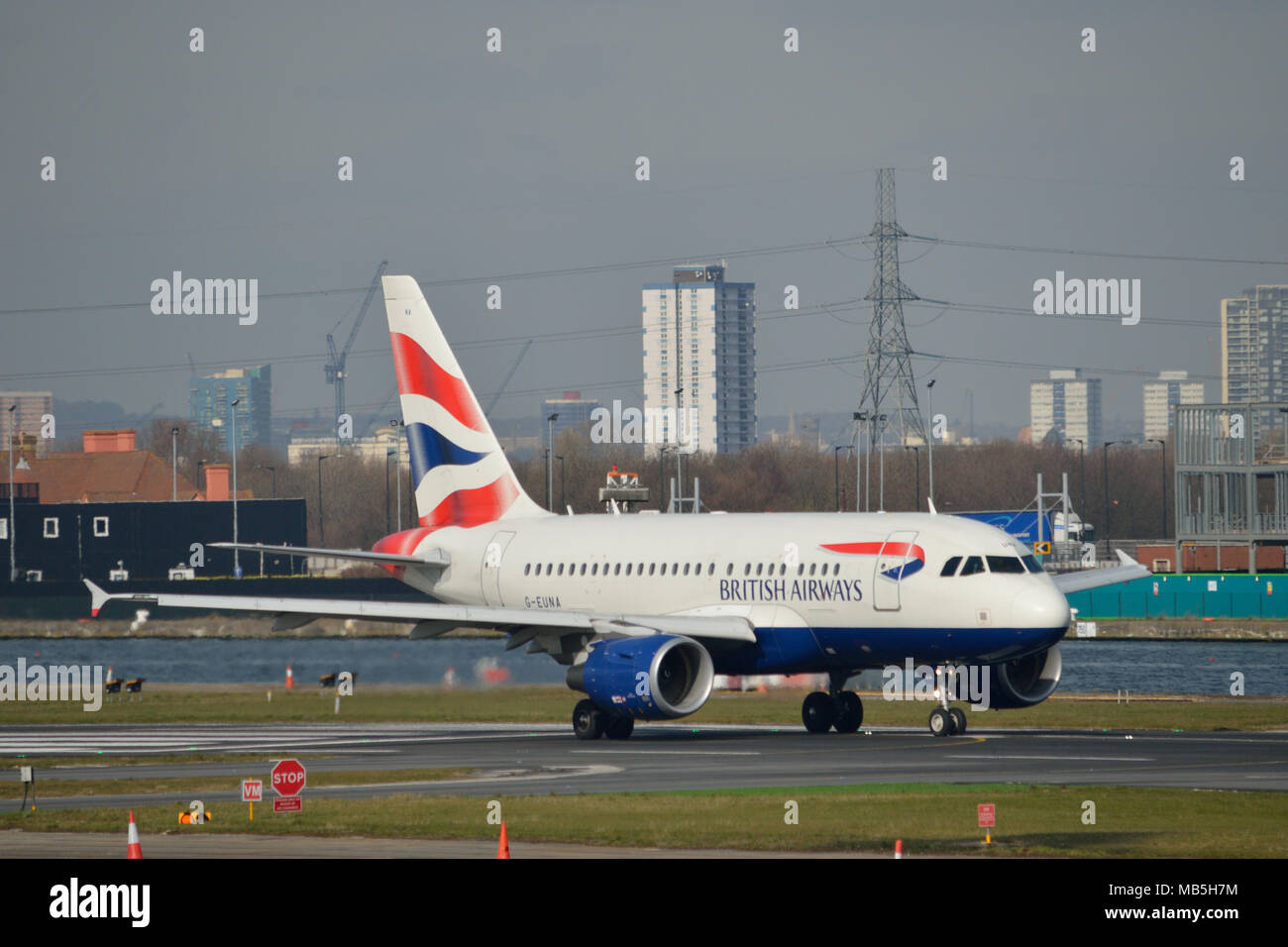 A318 airbus jet aircraft hi-res stock photography and images - Alamy