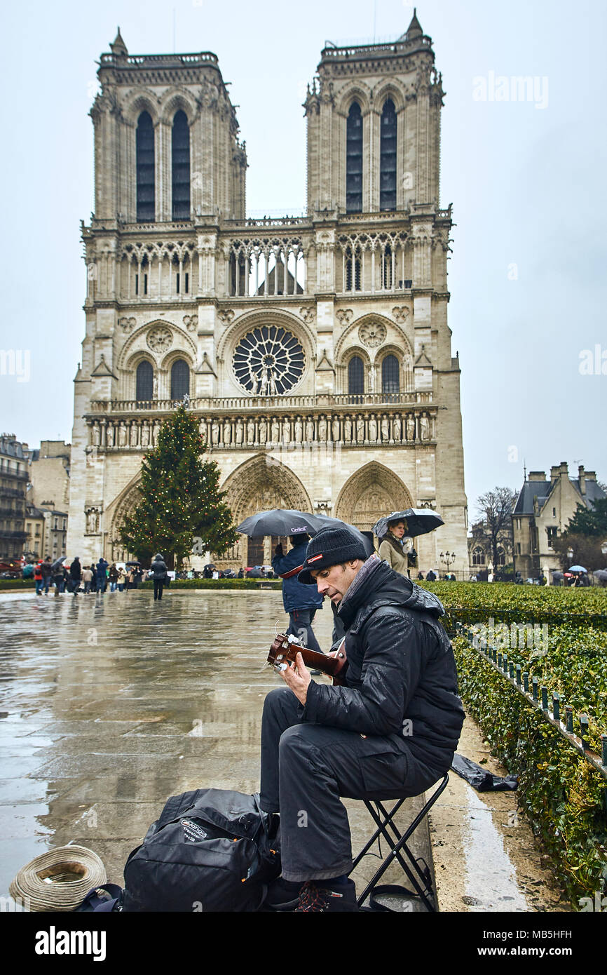 outside notre dame catherdral in paris Stock Photo - Alamy