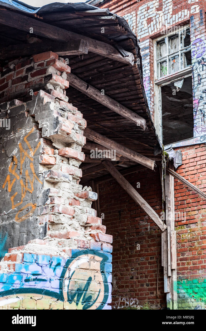 Broken wall at abandoned building Stock Photo - Alamy