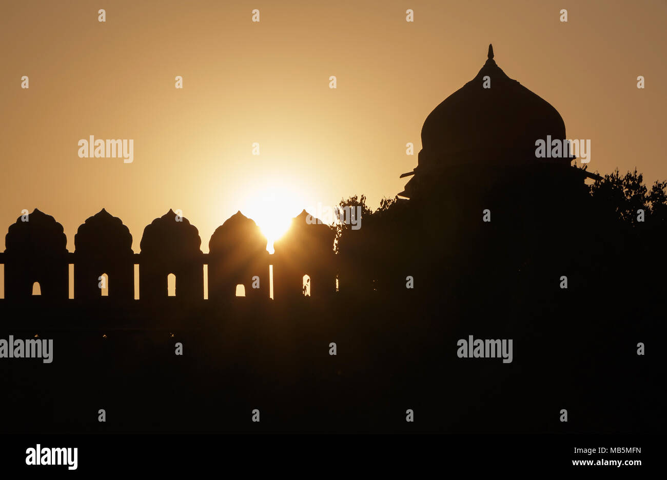 Sunrise behind red fort hi-res stock photography and images - Alamy