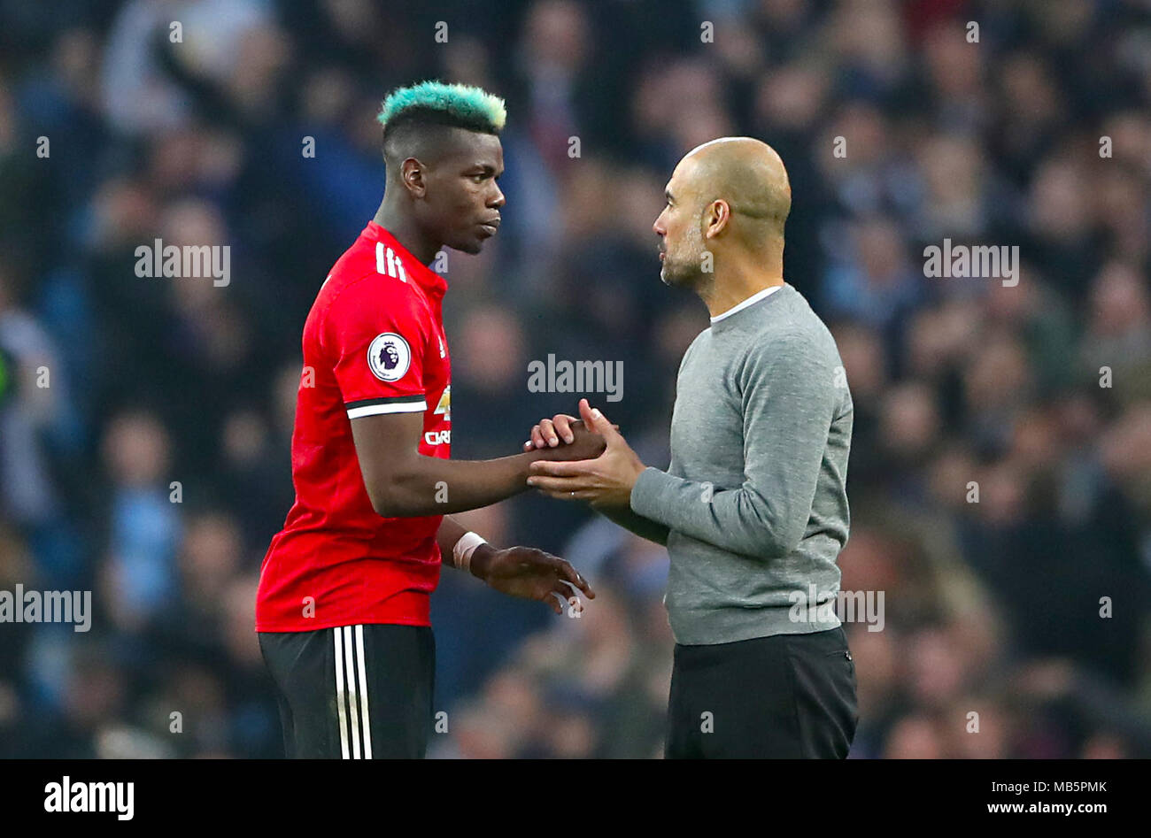 Top half length shake hands hi-res stock photography and images - Alamy