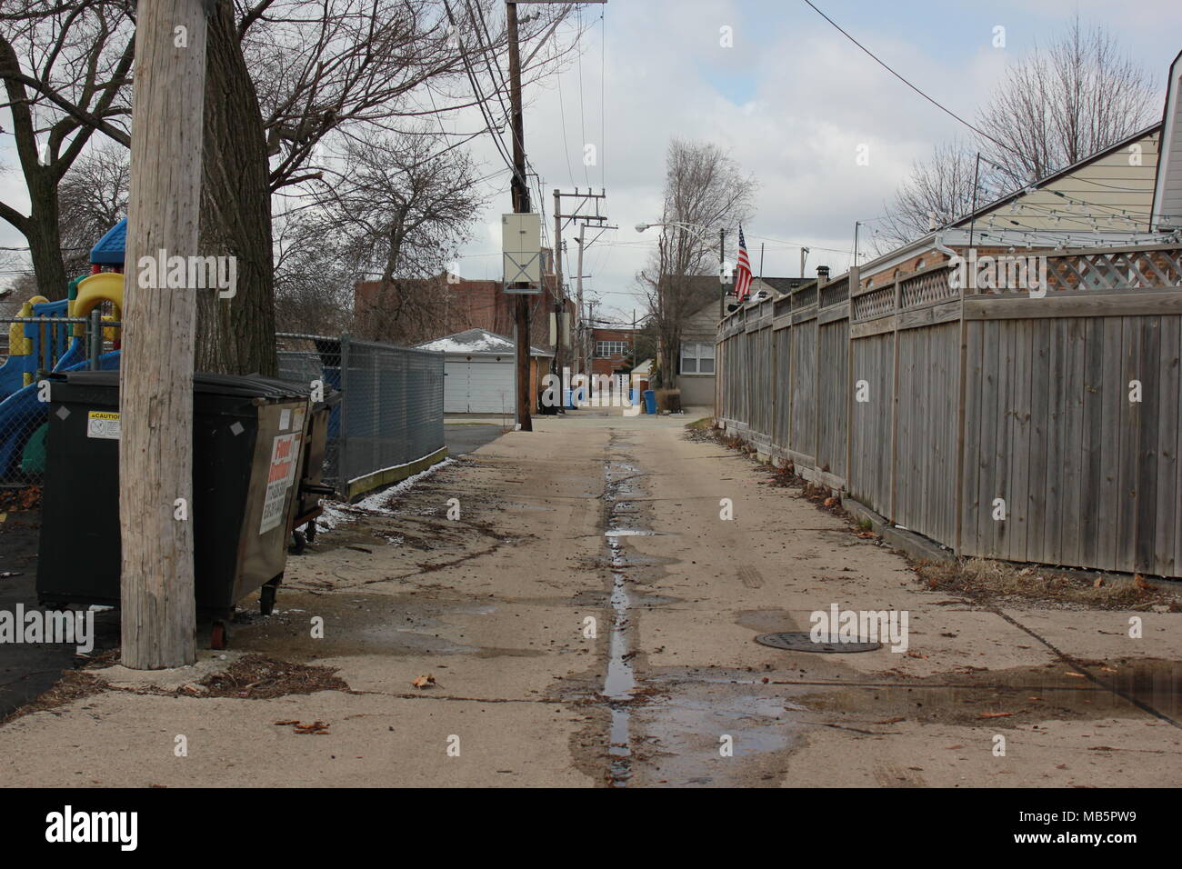 Alley behind fence hi-res stock photography and images - Alamy