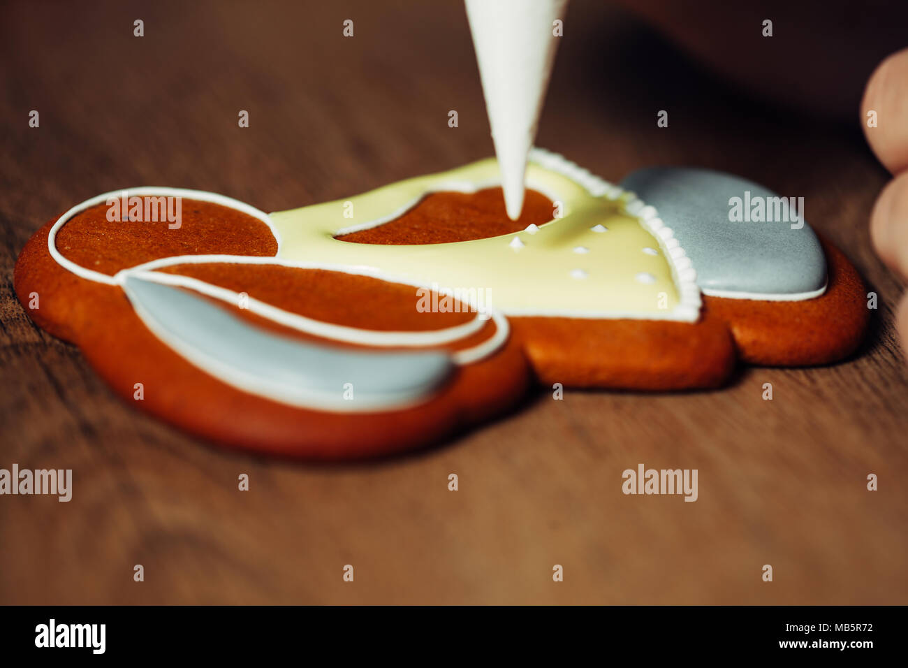 baking, draw on baking, patterns, drawing process close up Stock Photo ...