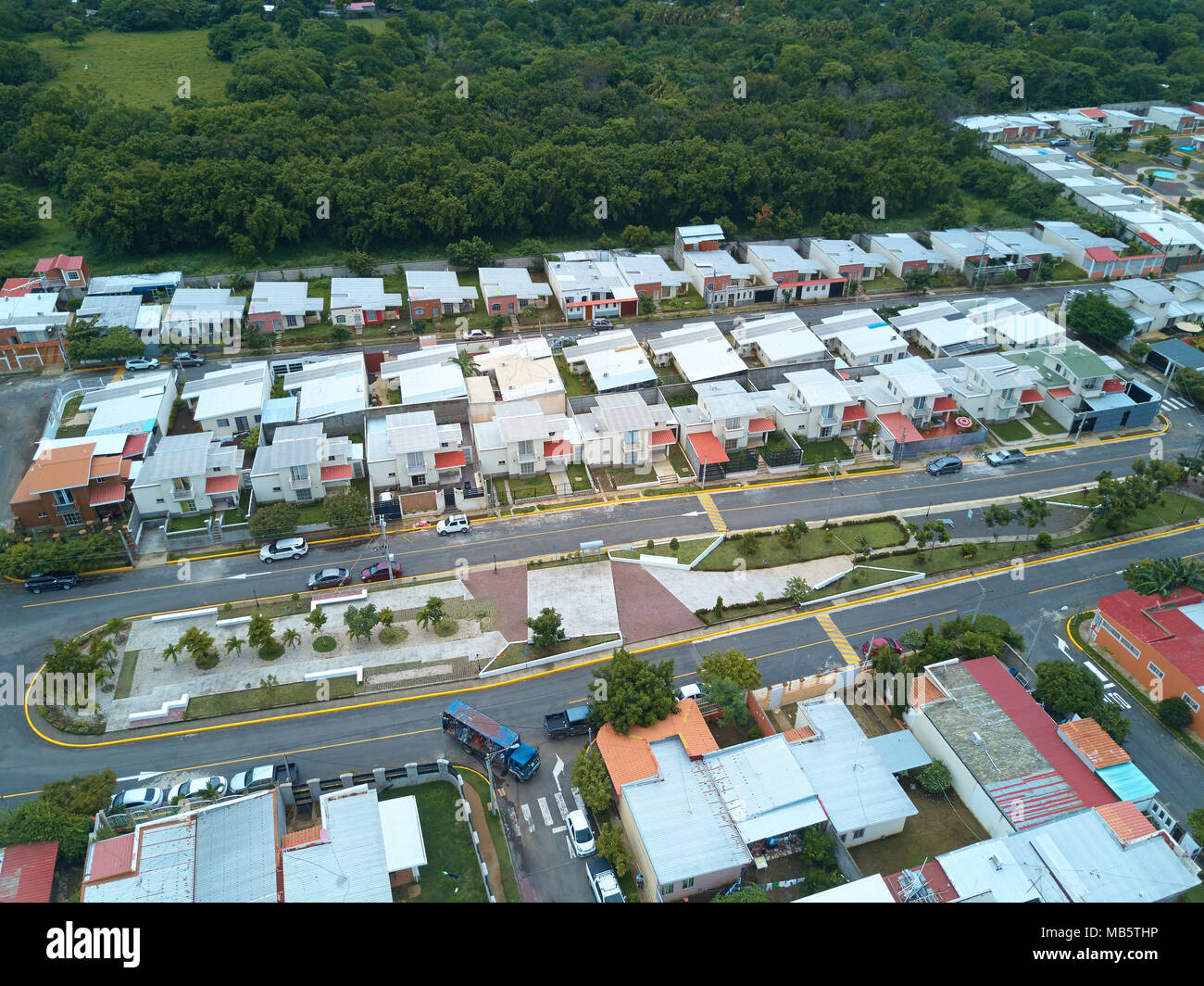 Pathway between houses hi-res stock photography and images - Alamy