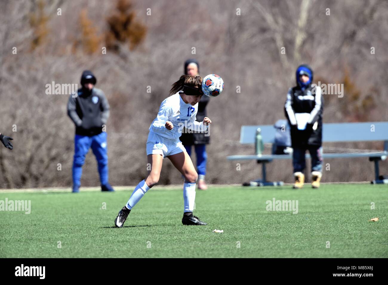 Women football soccer players header hi-res stock photography and ...