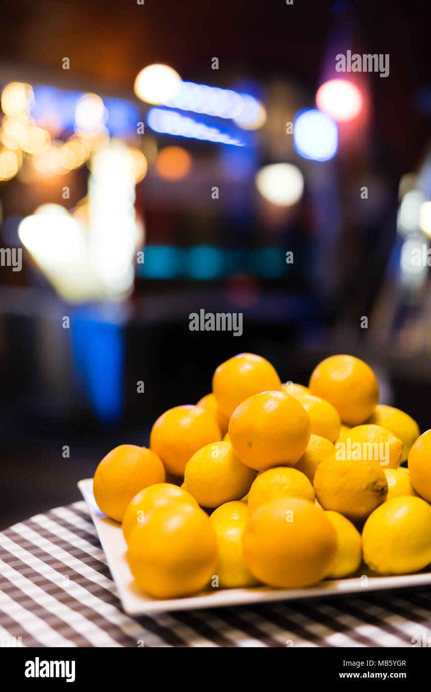 Lemons and clementines hi-res stock photography and images - Alamy