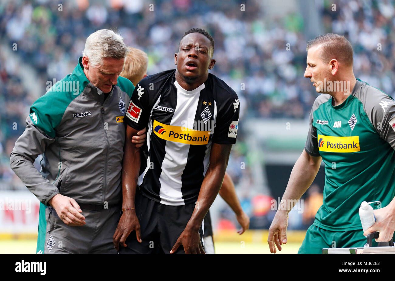 Sports doctor stadium hi-res stock photography and images - Alamy