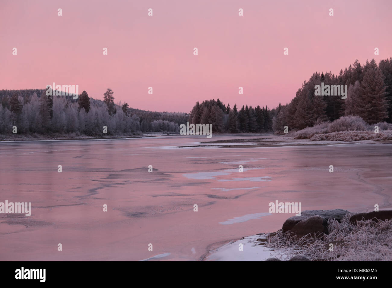 Frozen_river hi-res stock photography and images - Alamy