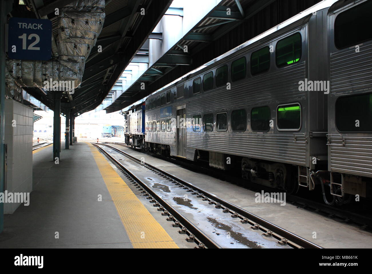 Chicago's downtown Northwestern Terminal Station empty platform for ...