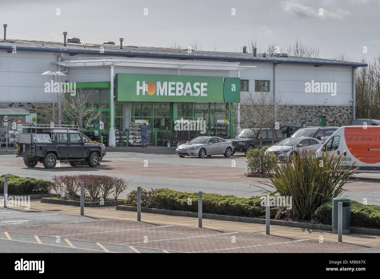 High Street Shops Uk Exterior Stock Photos & High Street Shops Uk ...