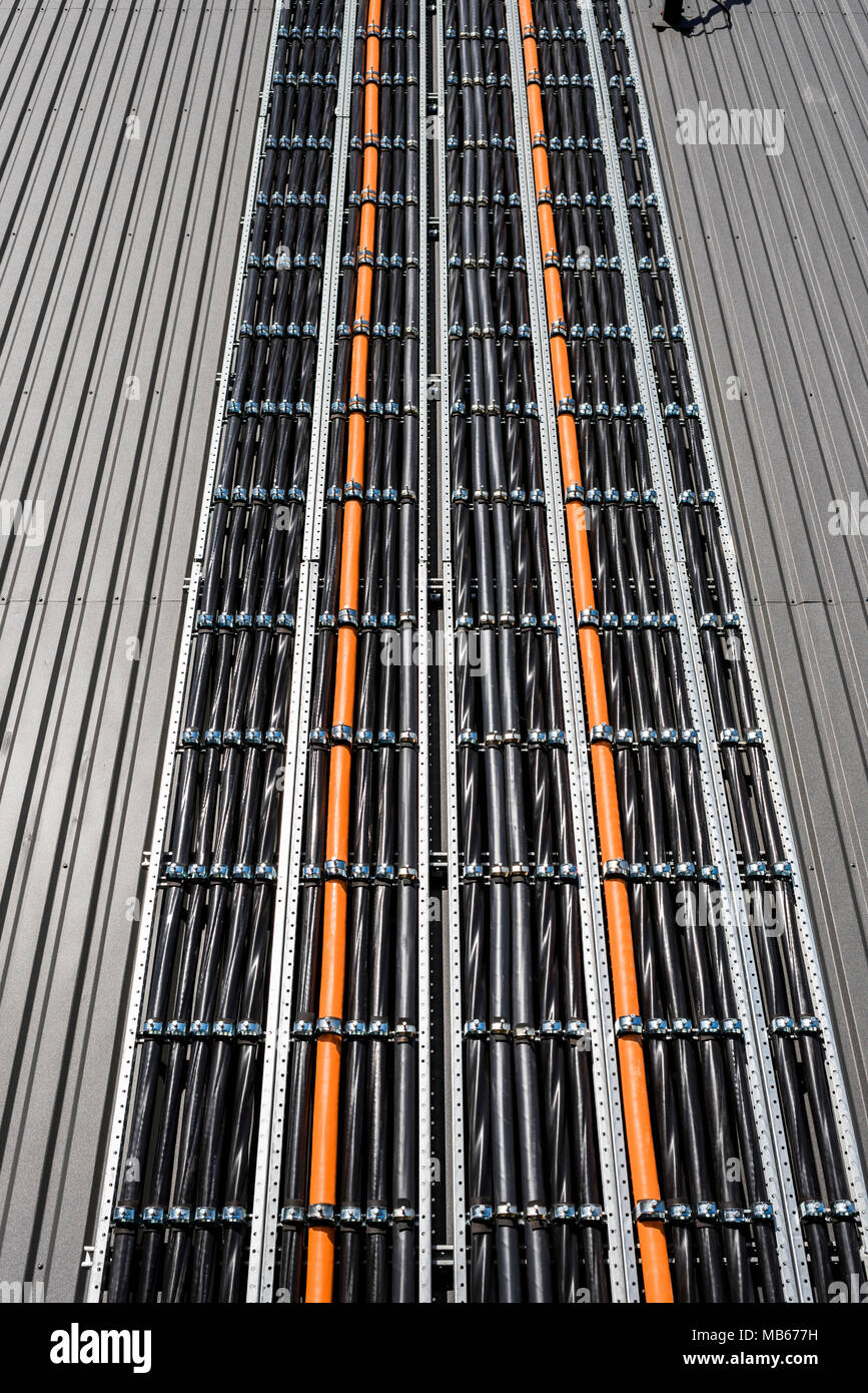 Jumbled wires hi-res stock photography and images - Alamy