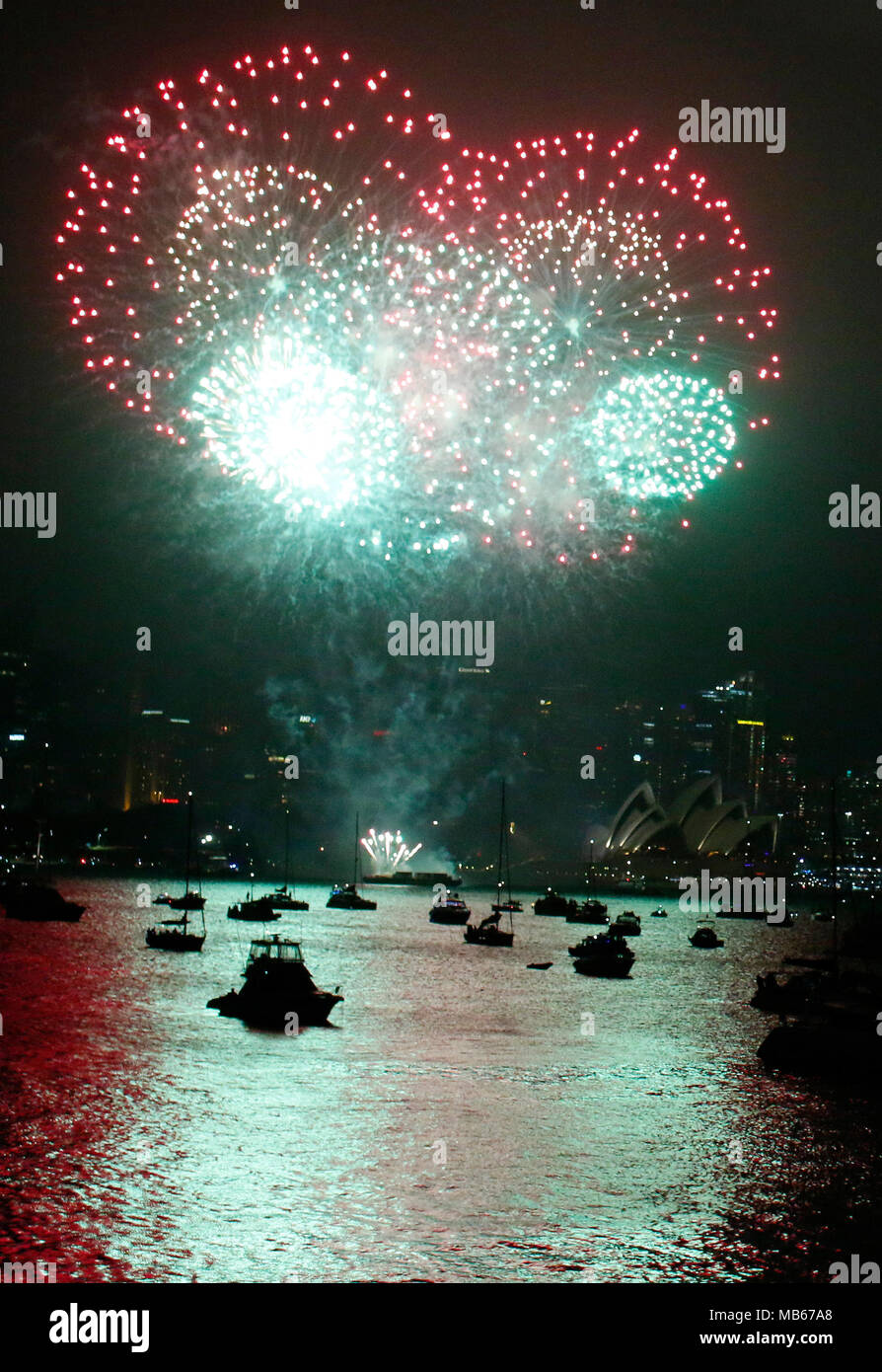 New Years Eve fireworks in Sydney: 8 tons of fireworks set the sky on ...