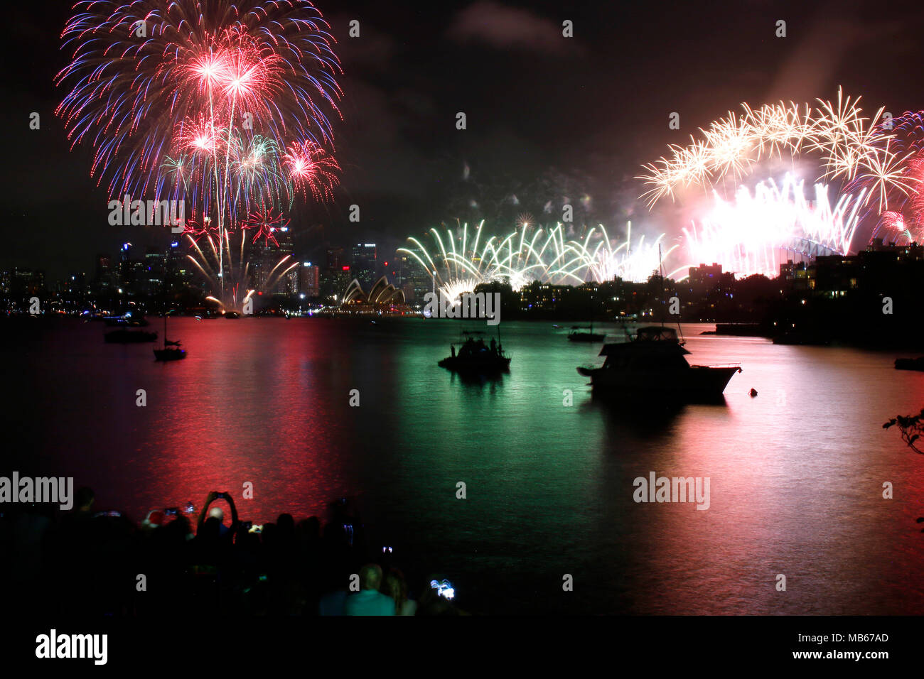 New Years Eve fireworks in Sydney: 8 tons of fireworks set the sky on ...
