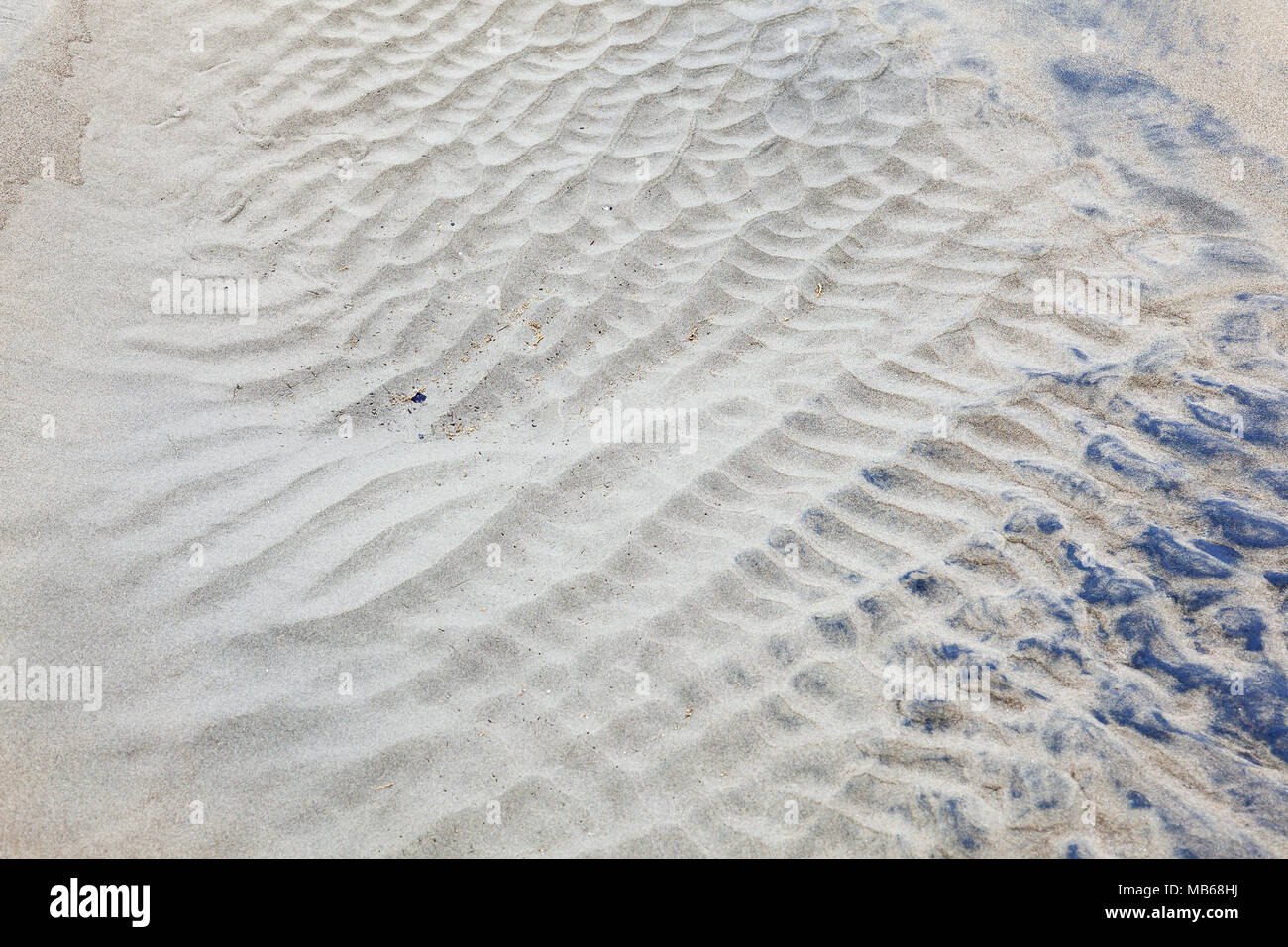 Textures and reliefs formed by water on beach sand Stock Photo - Alamy