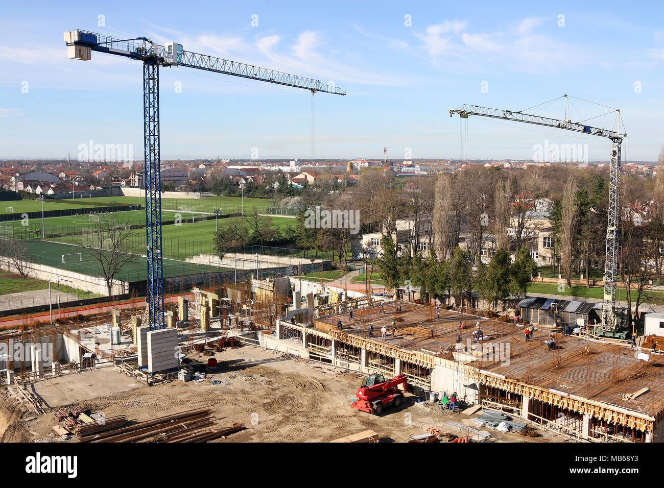 Construction site workers hi-res stock photography and images - Alamy