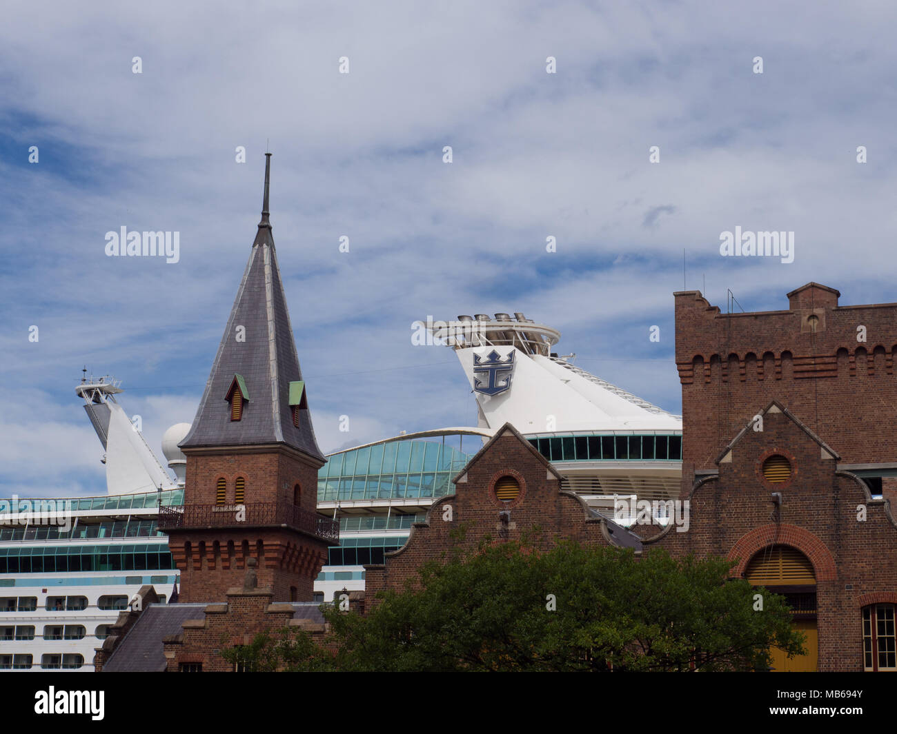 Cruise Ship In Sydney Stock Photo - Alamy
