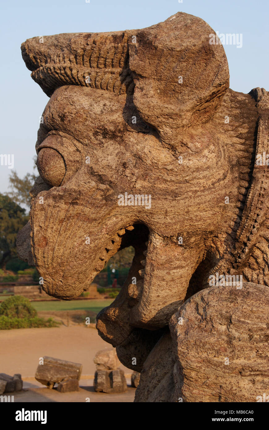 Sculpture lion elephant sun india temple hi-res stock photography and ...