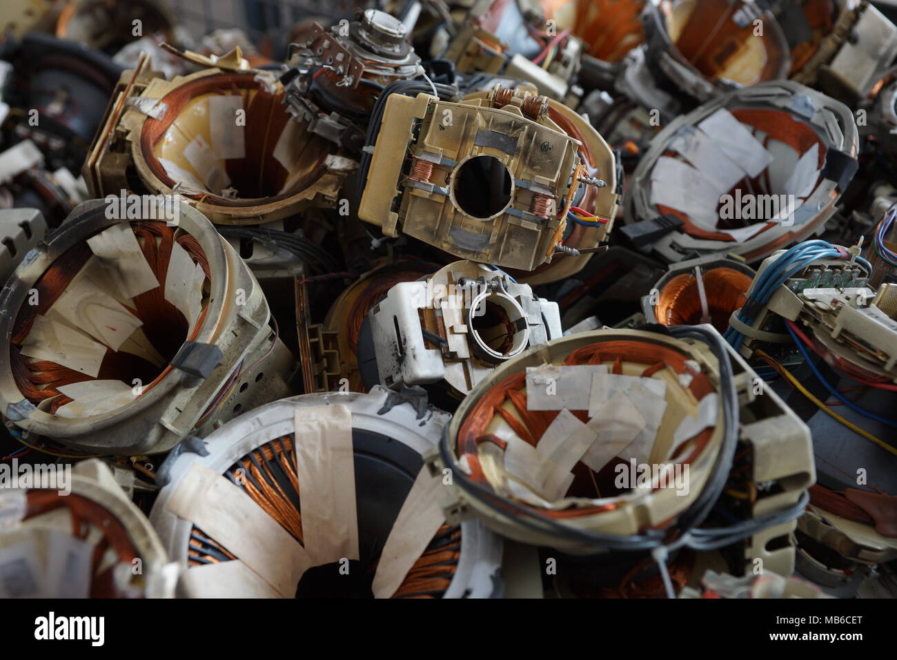 Heap metal plastic trash recycling hi-res stock photography and images ...