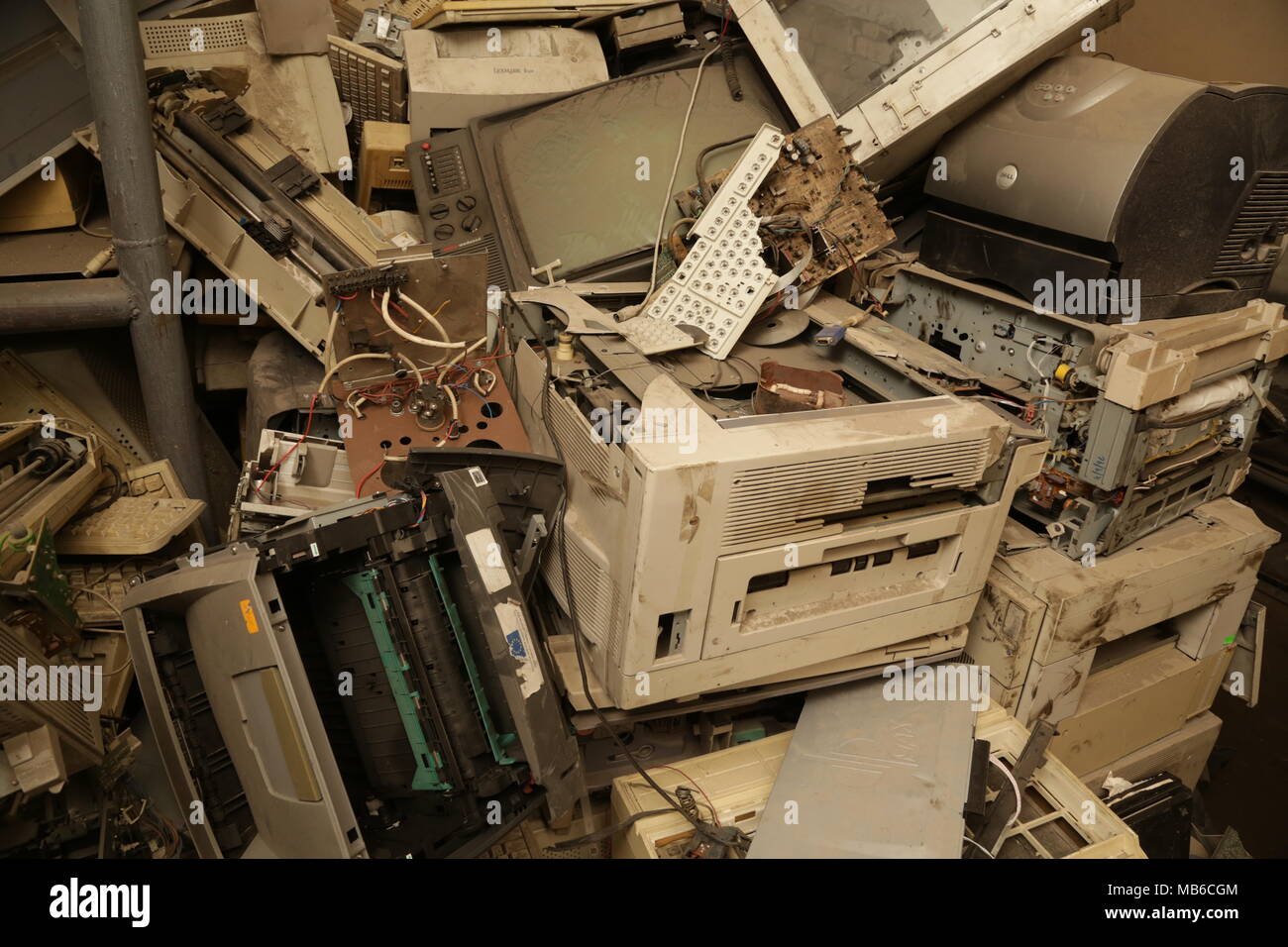 Pile of plastic and metal trash, junk, background Stock Photo - Alamy