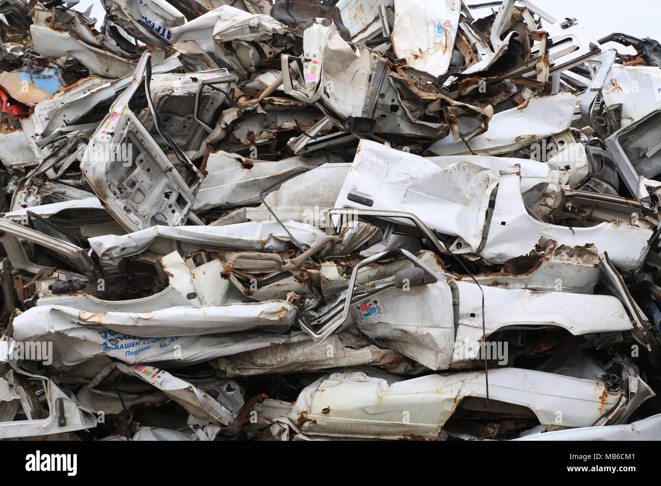 Car scrapping hi-res stock photography and images - Alamy