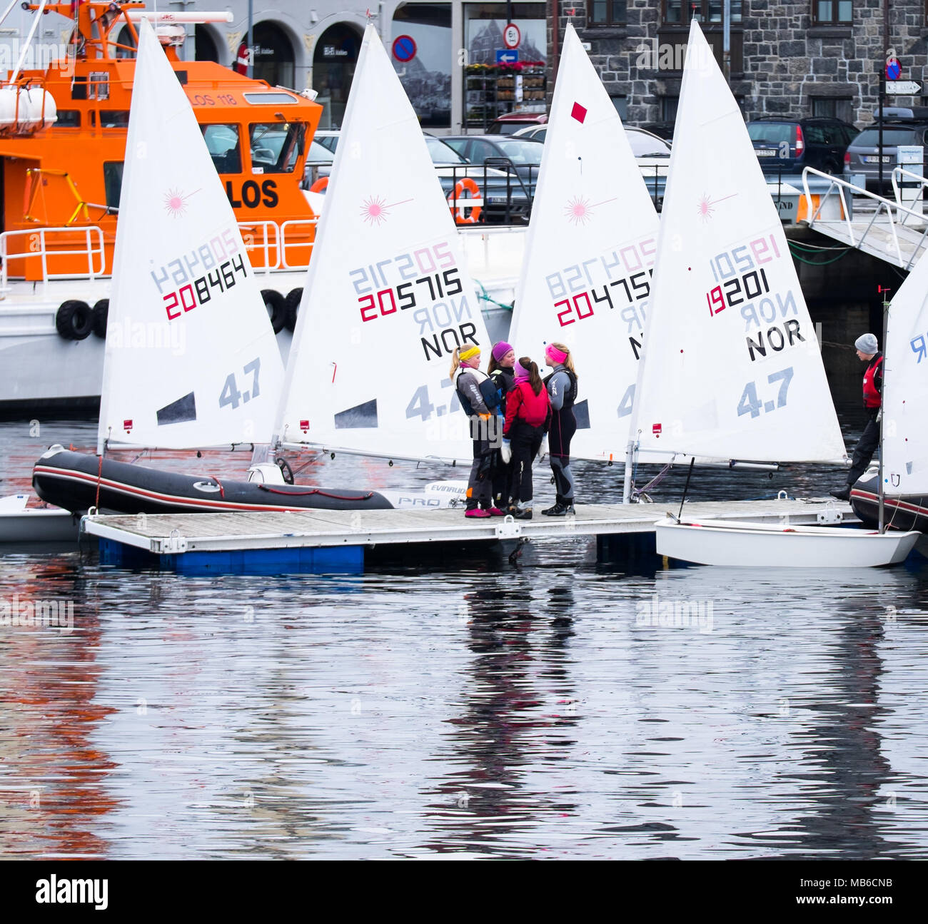 Sailing girls hi-res stock photography and images - Alamy
