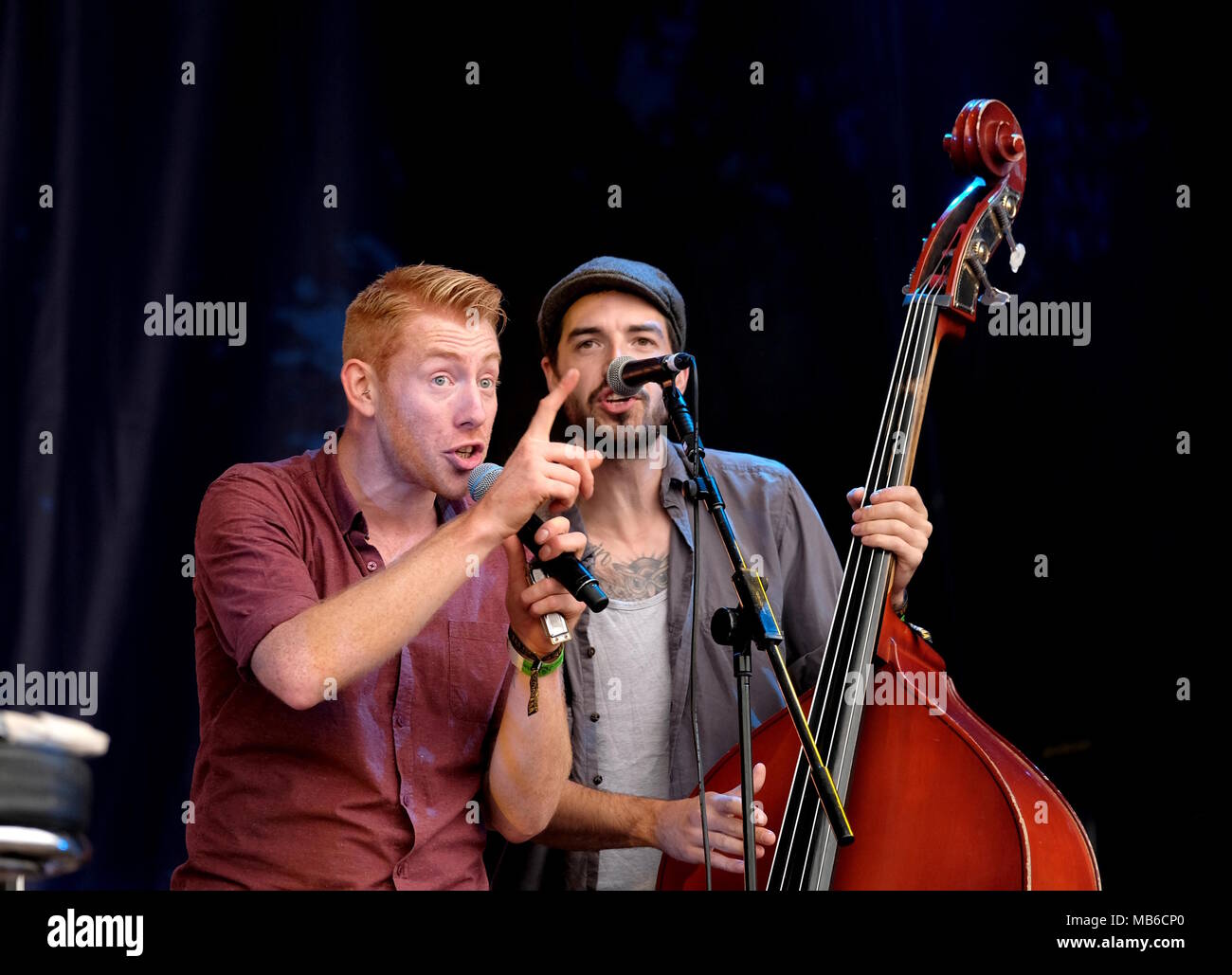 Richie Prynne lead singer with CC Smugglers Stock Photo - Alamy