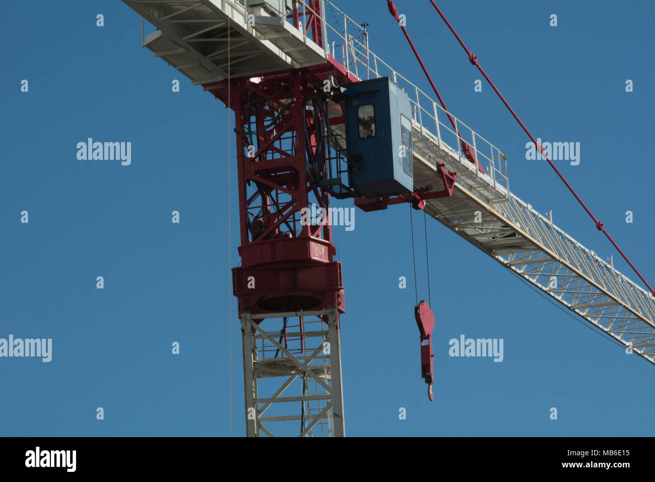 Modular construction and crane hi-res stock photography and images - Alamy