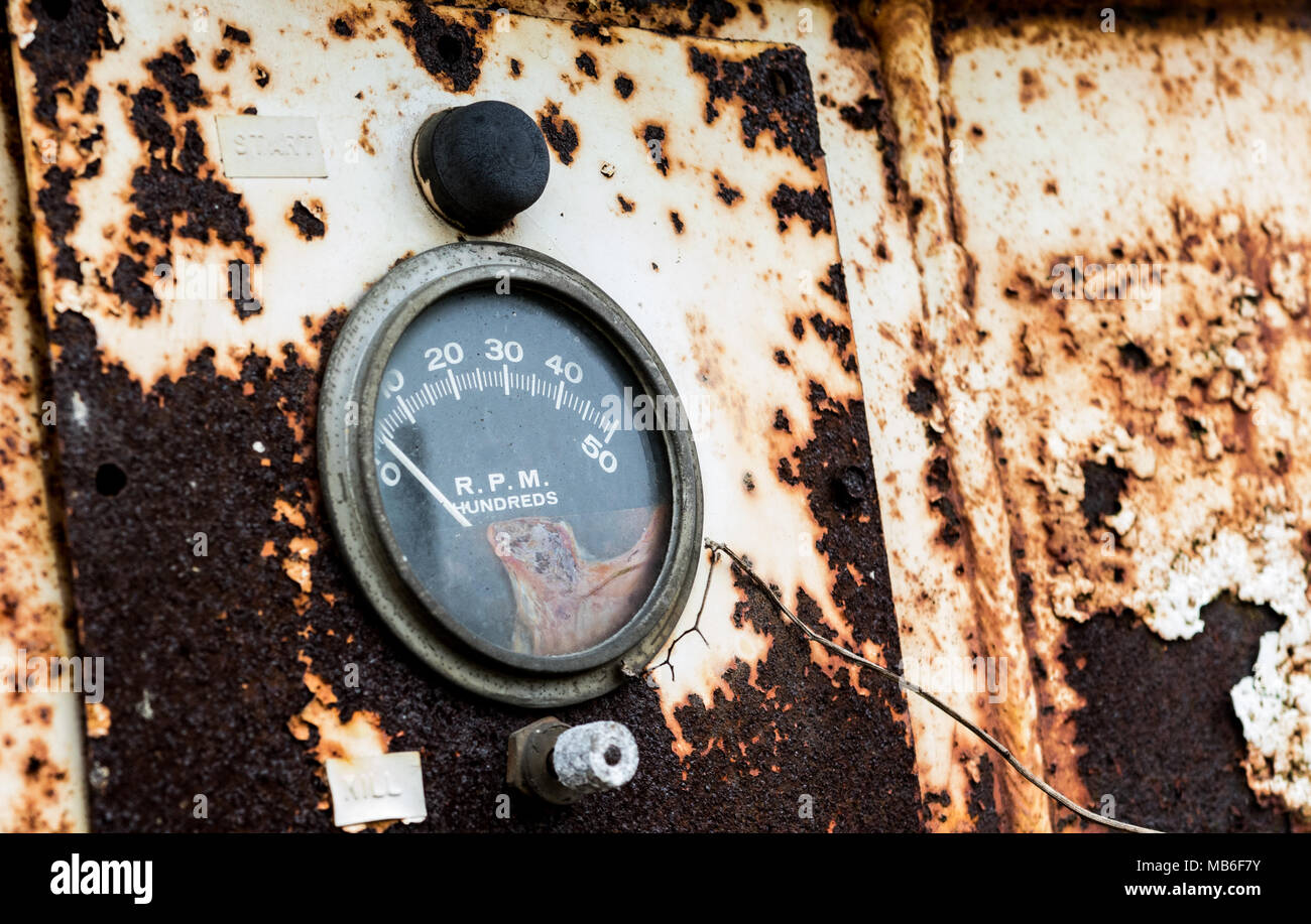 Rpm gauge hi-res stock photography and images - Alamy