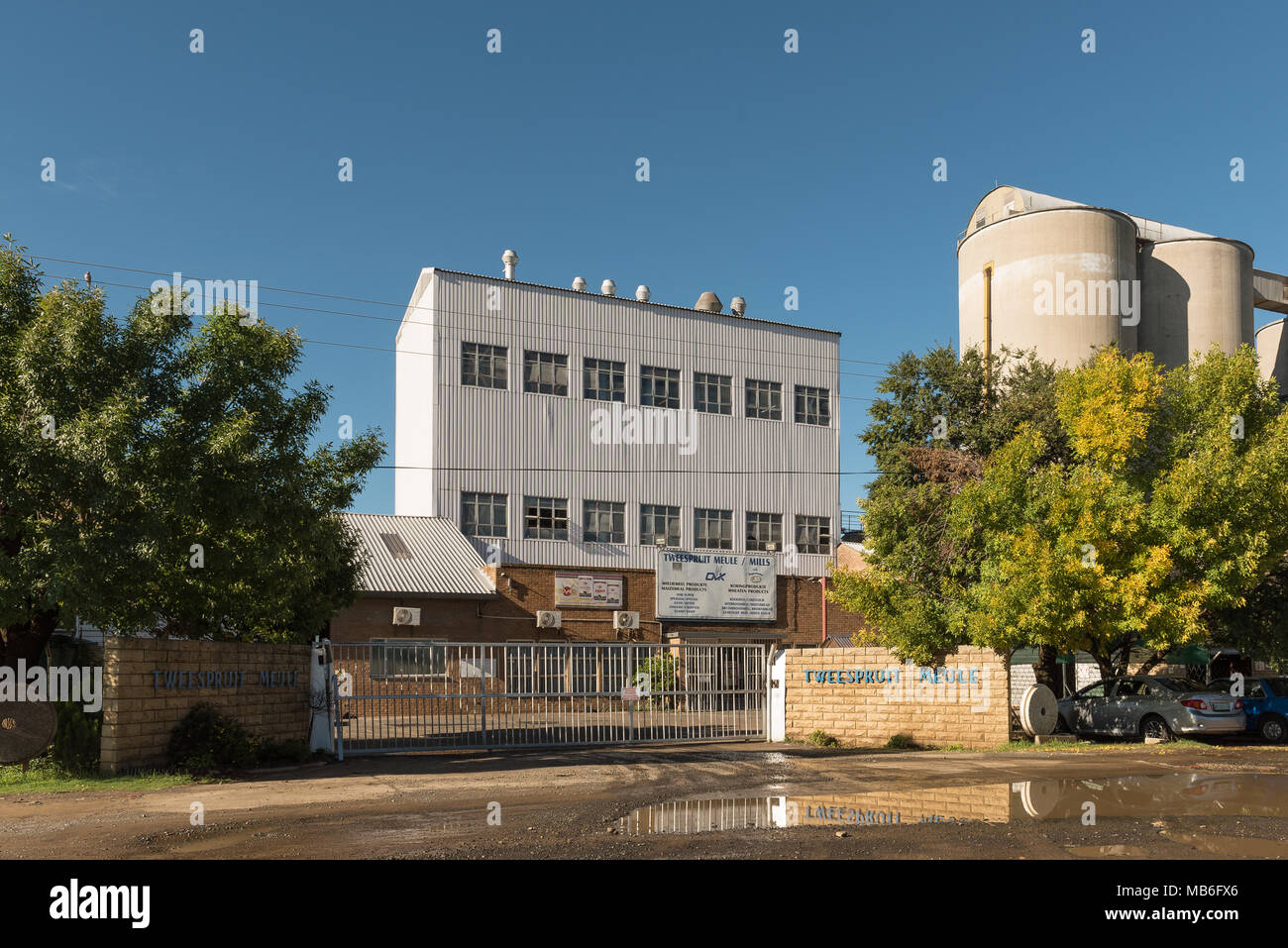 TWEESPRUIT, SOUTH AFRICA - MARCH 12, 2018: A mill and grain silos in ...