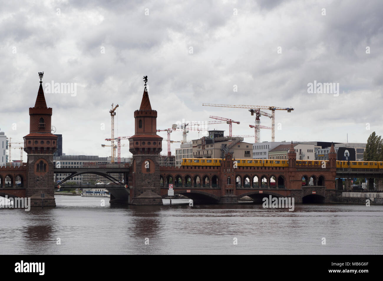 Oberbaum Bridge, Deck arch bridge, Berlin, Germany Stock Photo - Alamy