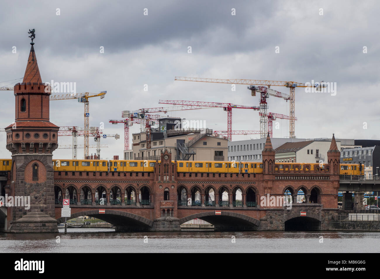 Oberbaum Bridge, Deck arch bridge in Berlin, Germany Stock Photo - Alamy