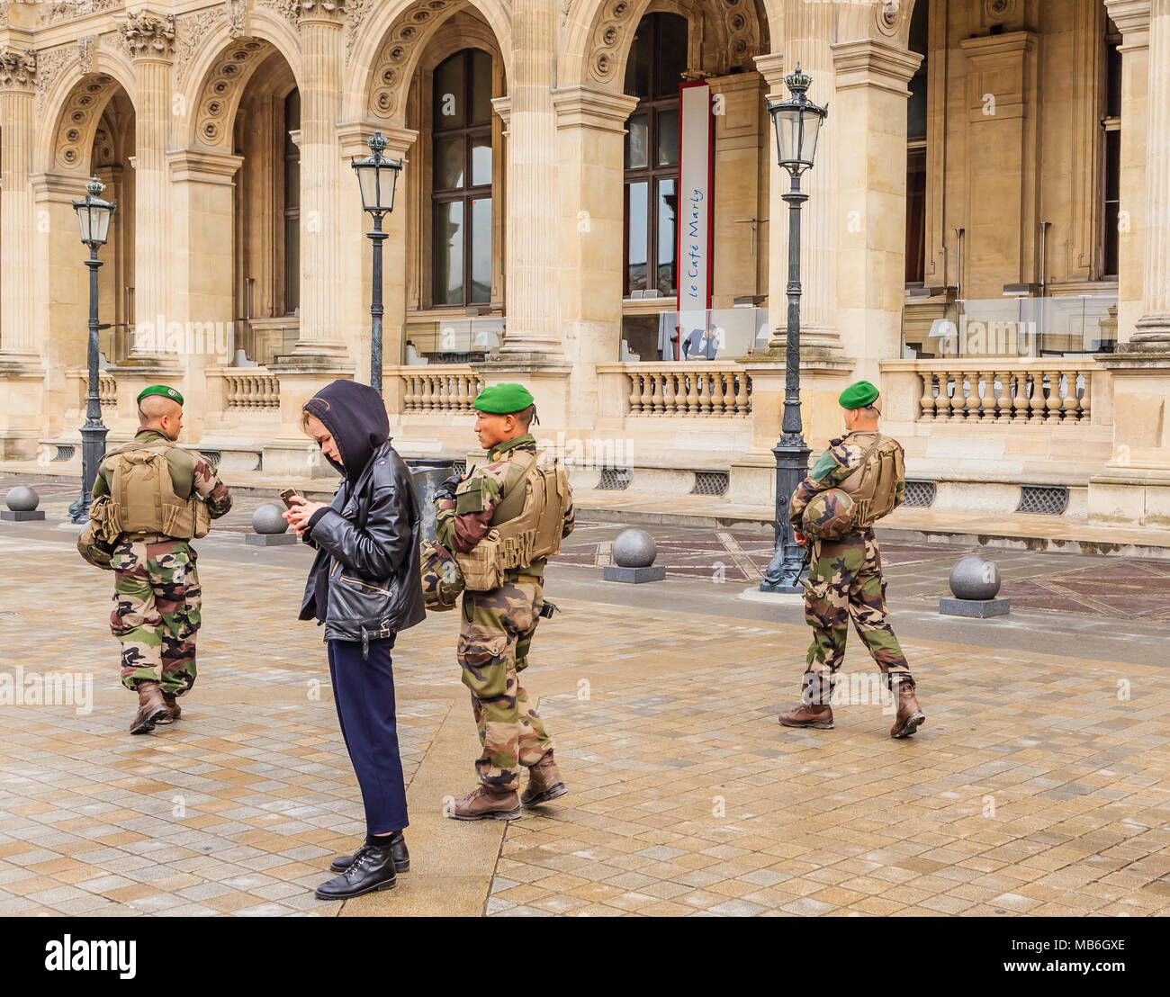 Army patrolling patrol hi-res stock photography and images - Alamy