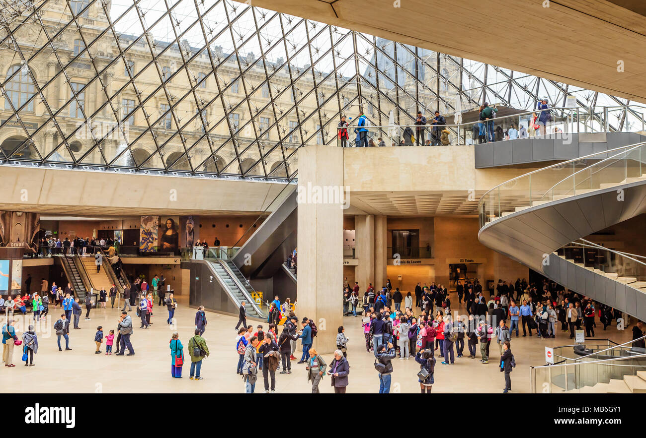 Office inside paris hi-res stock photography and images - Alamy