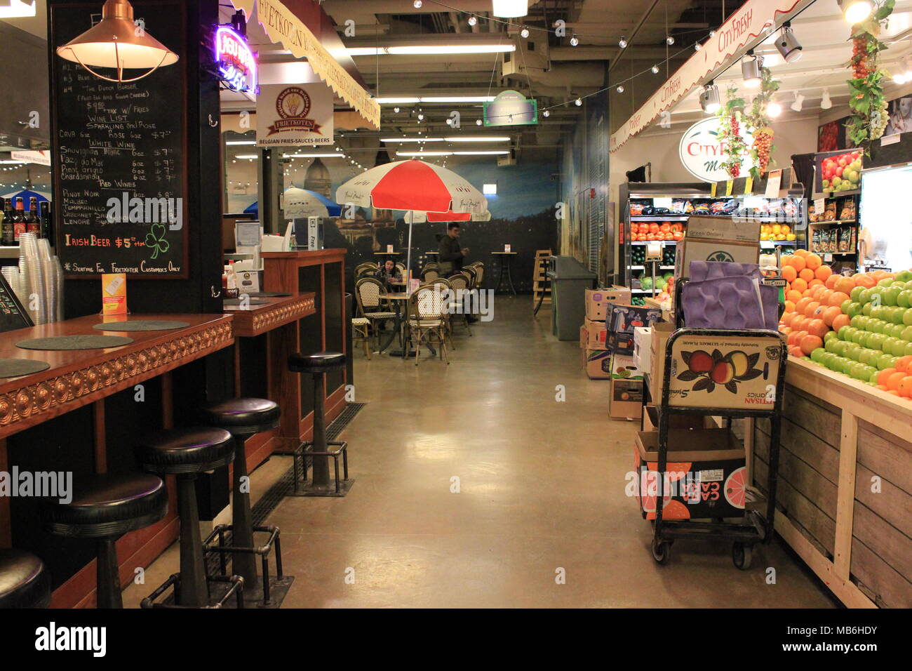 The French Market streetscape on the lower level of Chicago's downtown ...