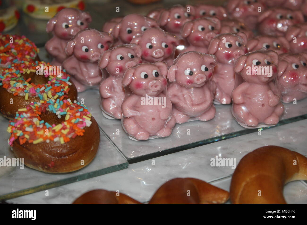 Train station lunch counter hi-res stock photography and images - Alamy