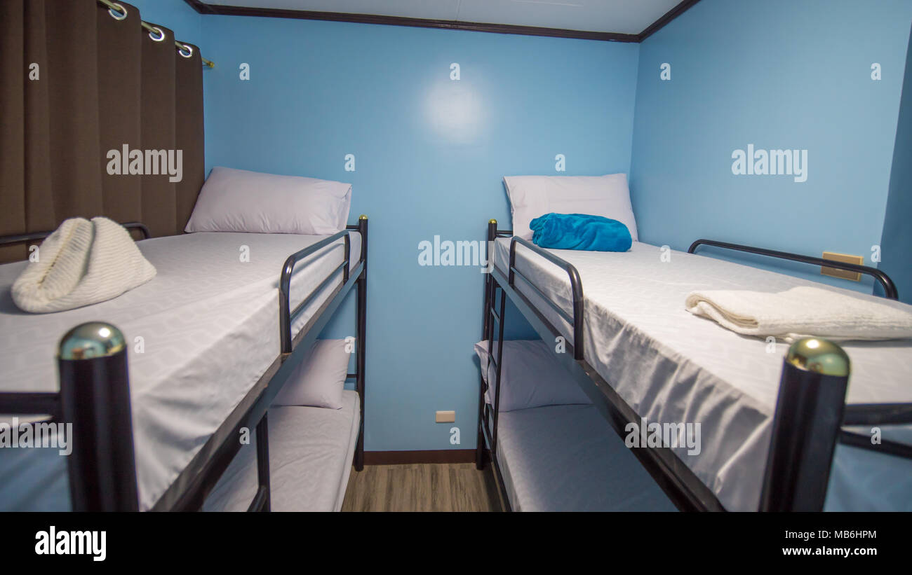 Two level bed hi-res stock photography and images - Alamy