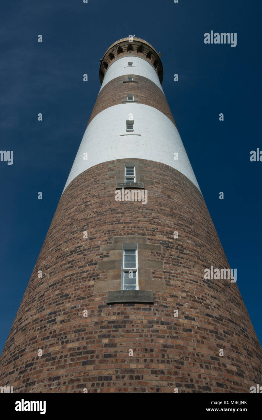 North ronaldsay lighthouse lighthouse britain hi-res stock photography ...