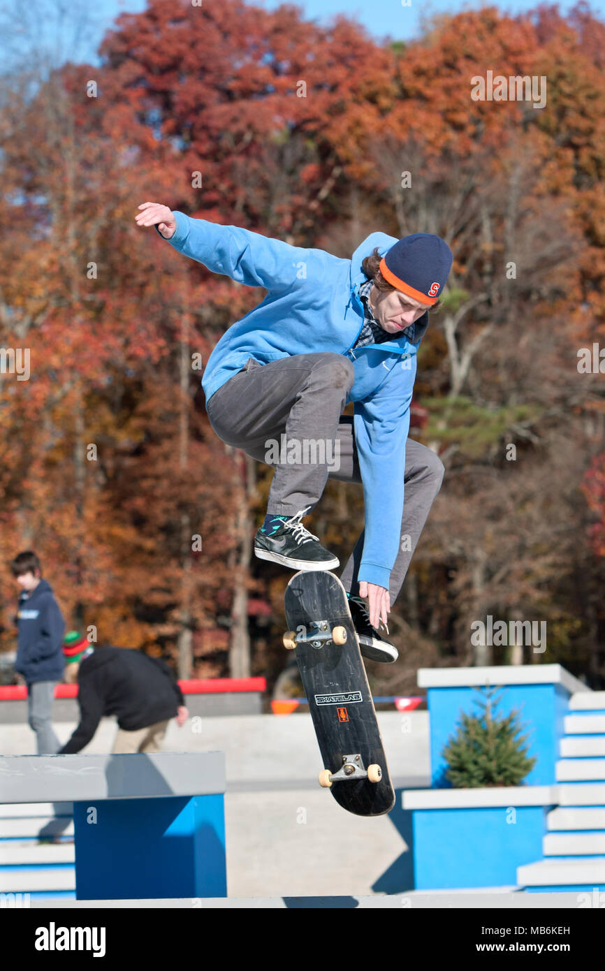 Teen skateboarder helmet hi-res stock photography and images - Alamy