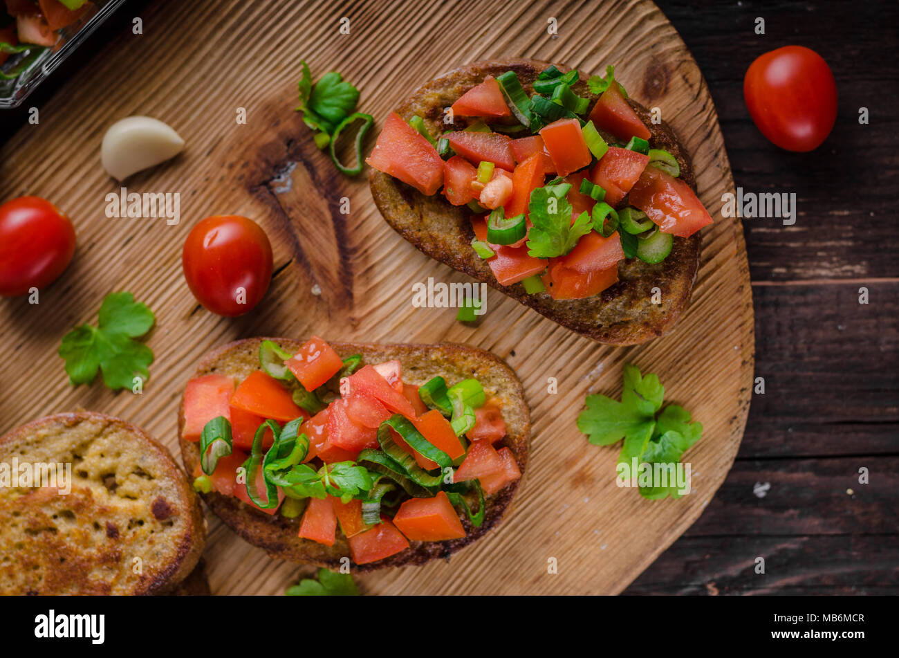 French garlic toast with vegetable salad, food photography, delish bio ...