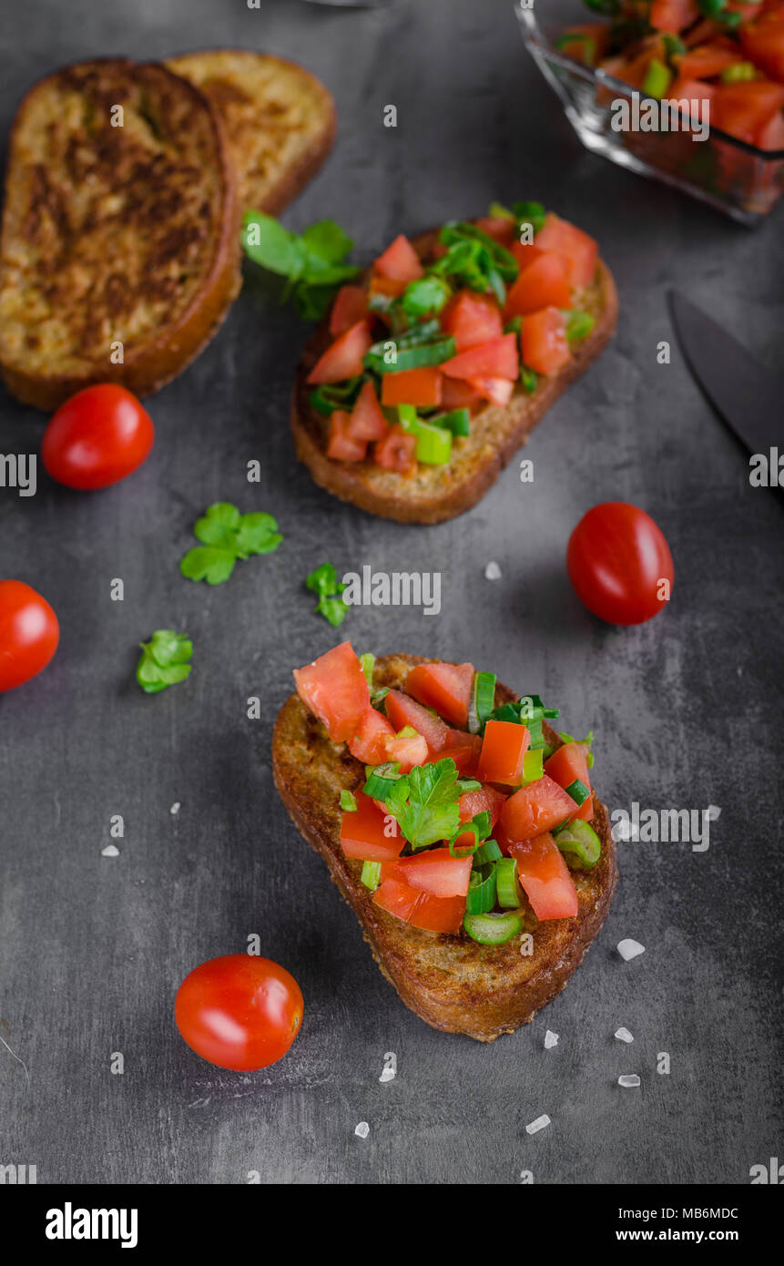 French garlic toast with vegetable salad, food photography, delish bio ...