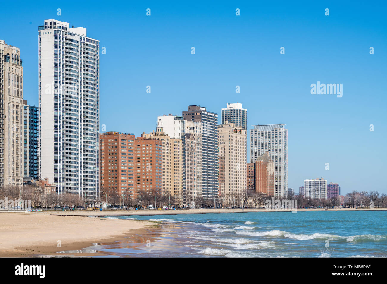 Residential highrise buildings overlooking Oak Street Beach and Lake ...