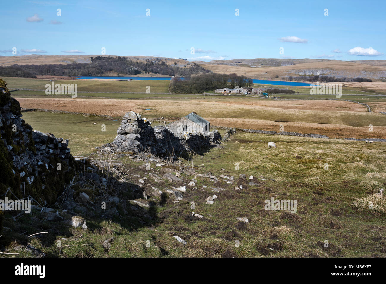 Malham malhamdale yorkshire hi-res stock photography and images - Alamy