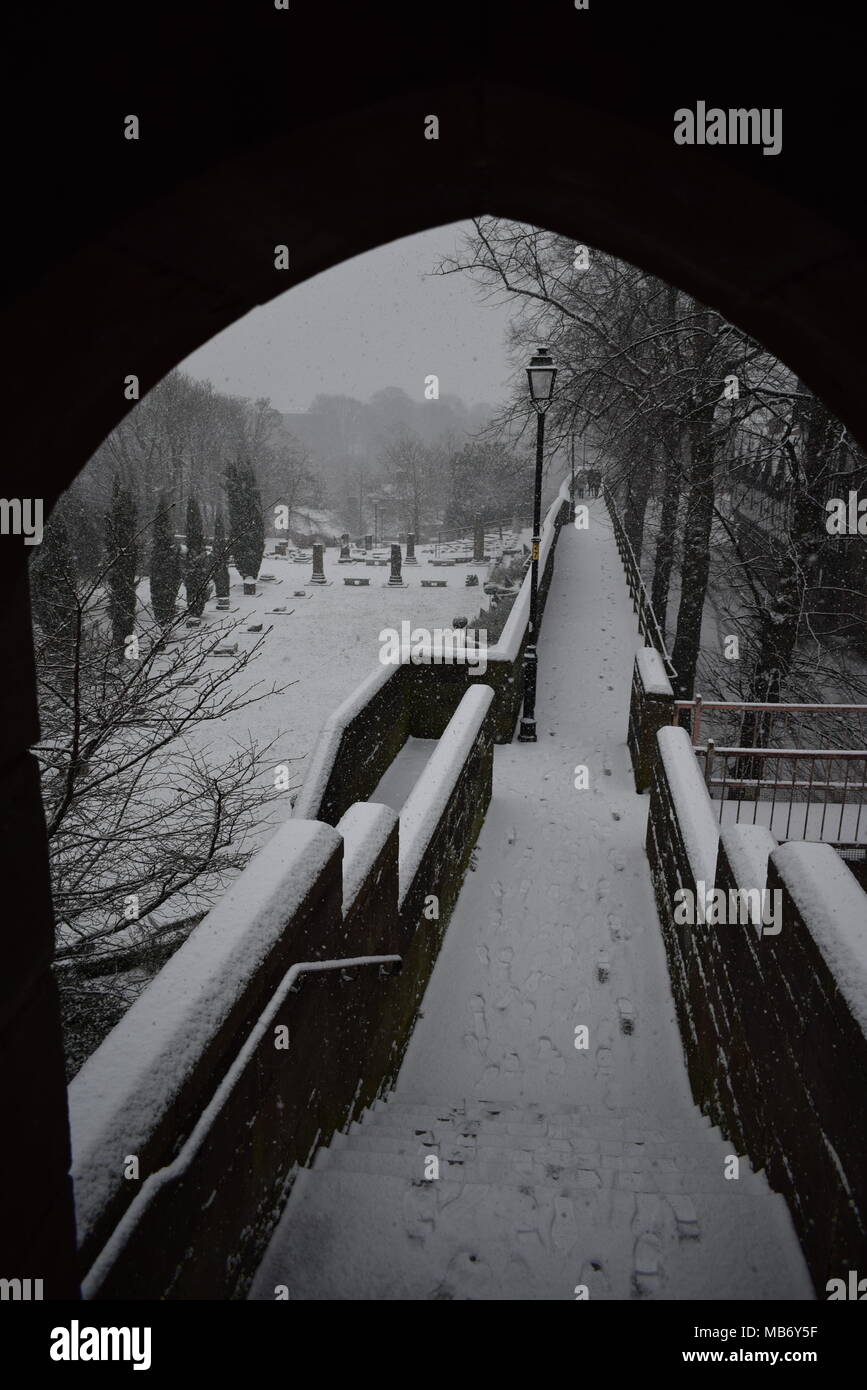 Chester's city walls weathering the snow Stock Photo - Alamy