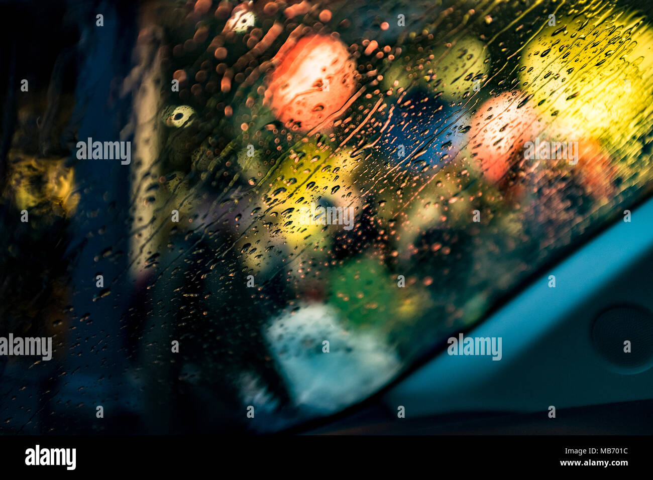 Red traffic light and windscreen hi-res stock photography and images ...