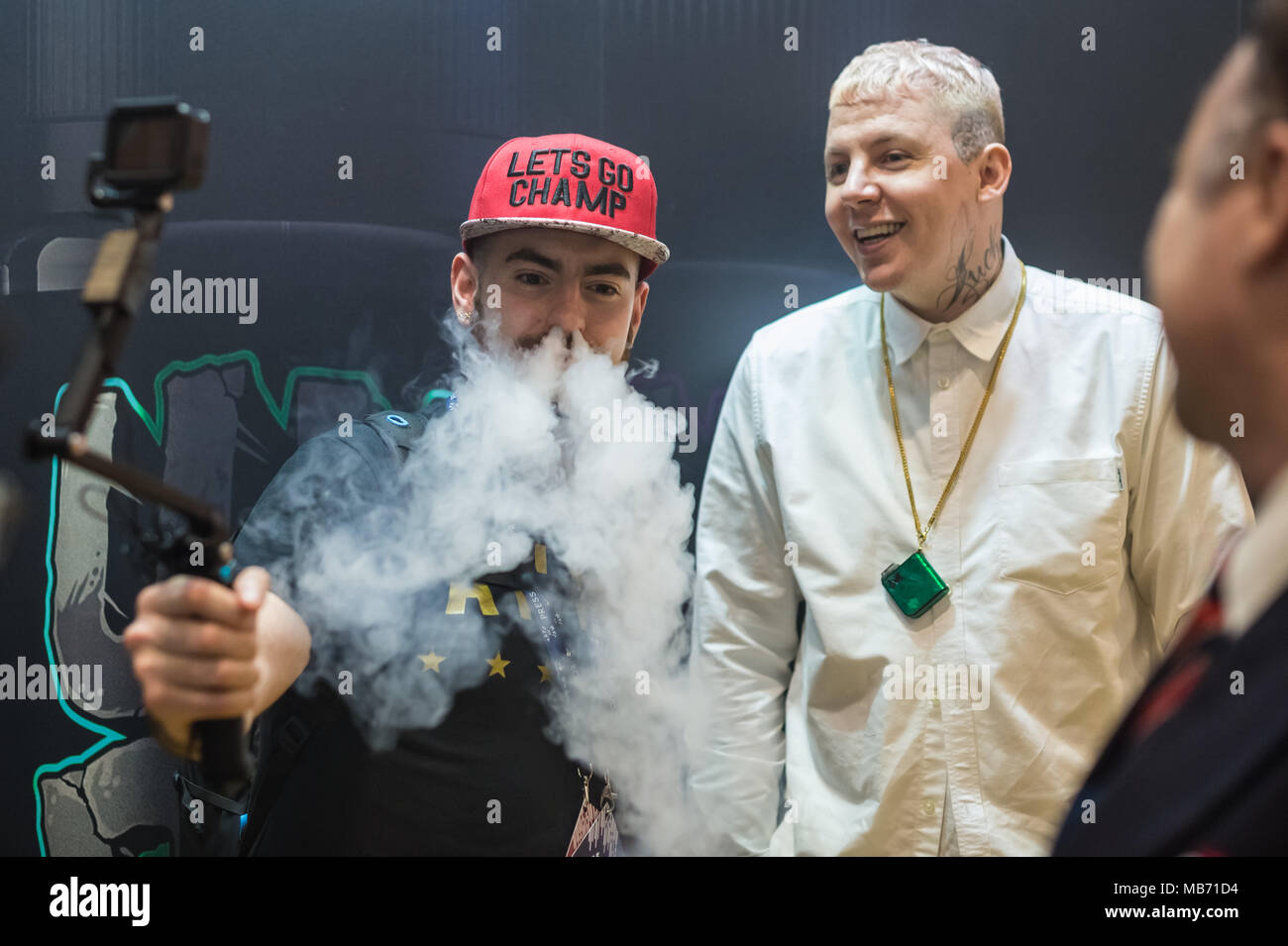 E tv personality hi-res stock photography and images - Alamy